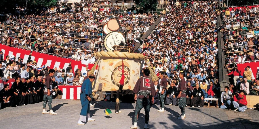 Japan in October: Falling Leaves, Seasonal Festivals & Flavors | Japan ...